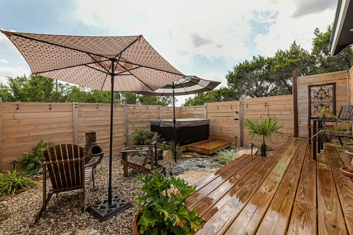 The Little Bird At Birdsong Cabins - Wimberley