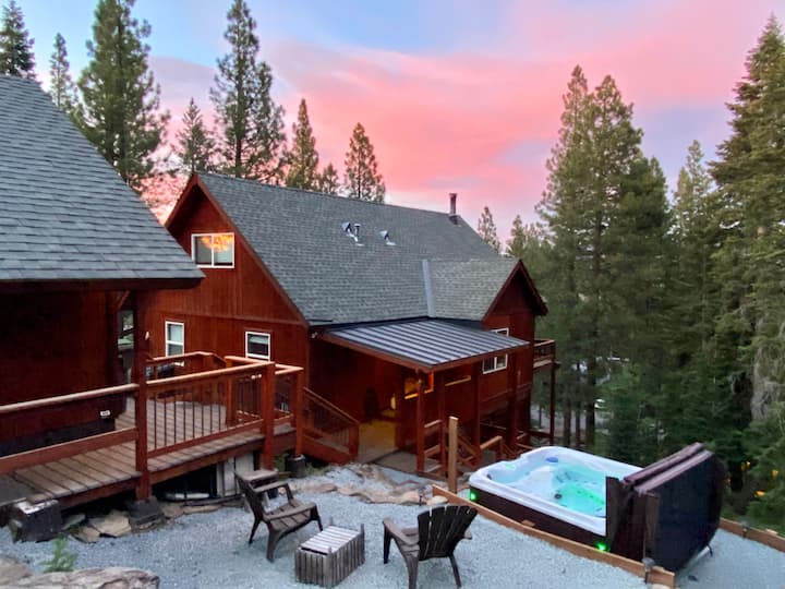 Beautiful Mountain Cabin W/ Hot Tub! - Truckee, CA