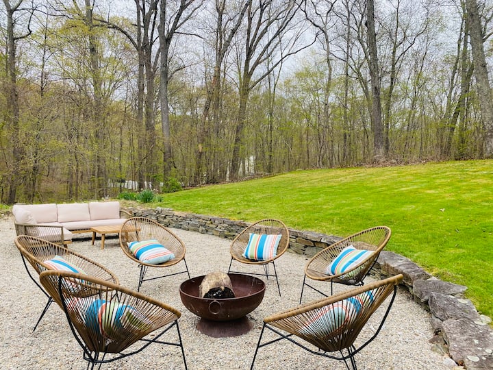 King Bedroom W Deck Access - Essex, CT