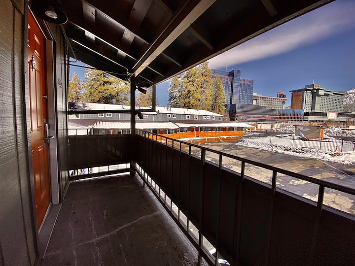 Room In South Lake Tahoe · Close To Entertainment! - South Lake Tahoe, CA