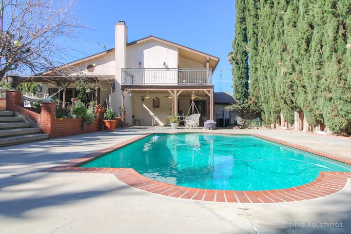 Stunning 4br Home Retreat W/ Pool & Lush Garden - West Hills - Los Angeles