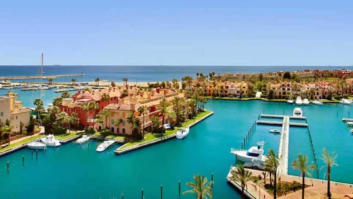 Marina Waterfront Apartment With Sea Views - Sotogrande