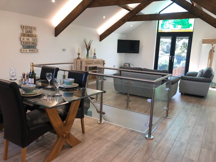 Luxury, 2 Bedroom Cottage With A Seaside Theme. - Coppet Hall Beach