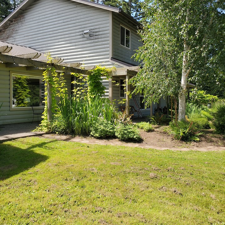 Well, This Is Different. 1 Rm, 6 Bds, Private Bath - Friday Harbor, WA