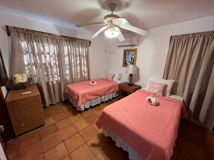 Pv 19b Gold Std 2bdrm In Town! - Belize