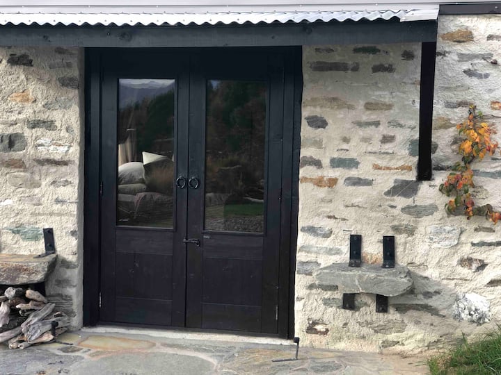 The Stone Hut - Southland