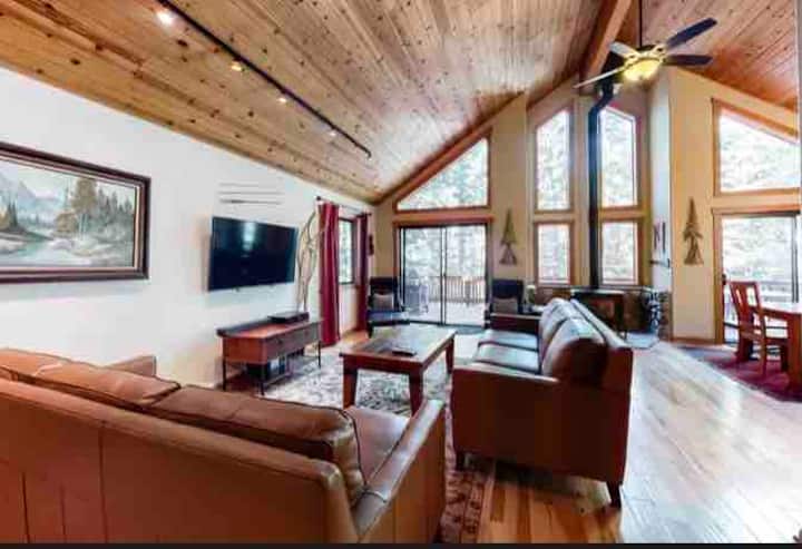 4 Bedroom, 3 Bathroom With Large Rec Room - Truckee, CA