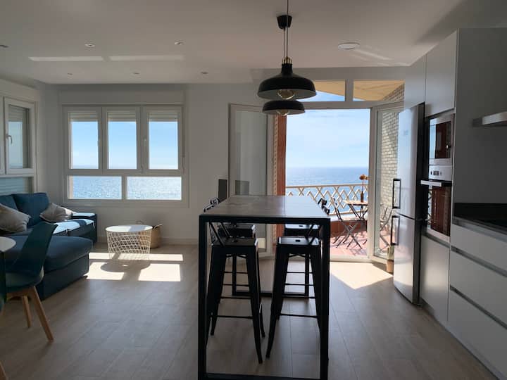 Fantástico Apartamento En Primera Línea De Playa - Almería