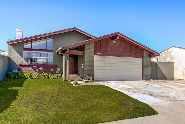 Spacious Home Close To Shopping, Beach, & Freeway - Costa Mesa, CA