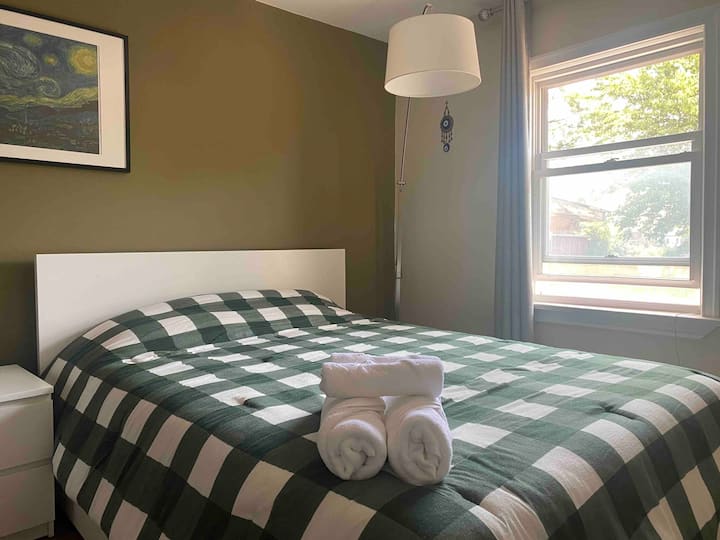 Cozy & Spacious 2bd Midtown Toronto W/ 2 Parking - Toronto