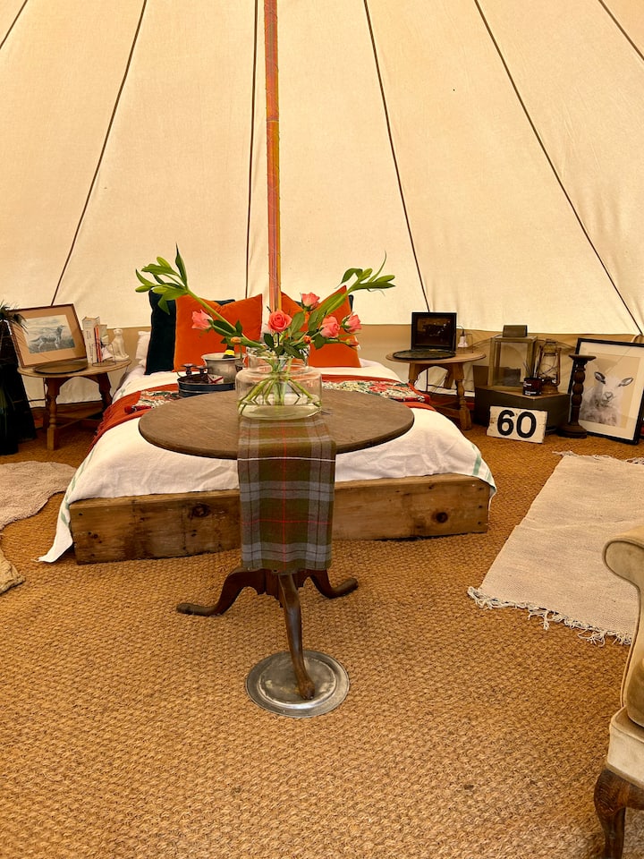 Woodland Glamping
Yew Tree Yurt - 치핑노턴