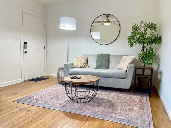 Comfy, Cozy, & Pet Friendly - Napa, CA