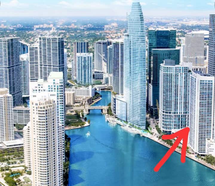 Spectacular Views Of The Water & Elegant Brickell. - Miami, FL