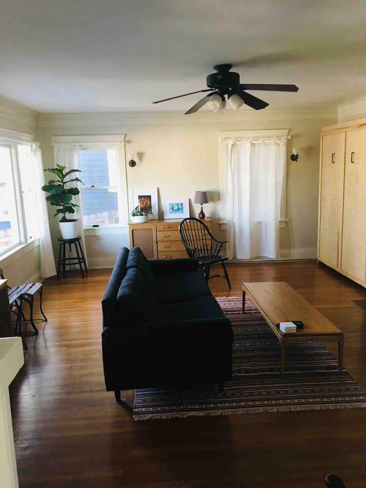 Roomy Echo Park Craftsman One Bedroom With View! - Los Angeles, CA