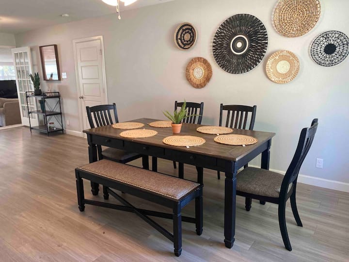 The Cactus Casa! Close To Ttu & Medical District! - Lubbock, TX