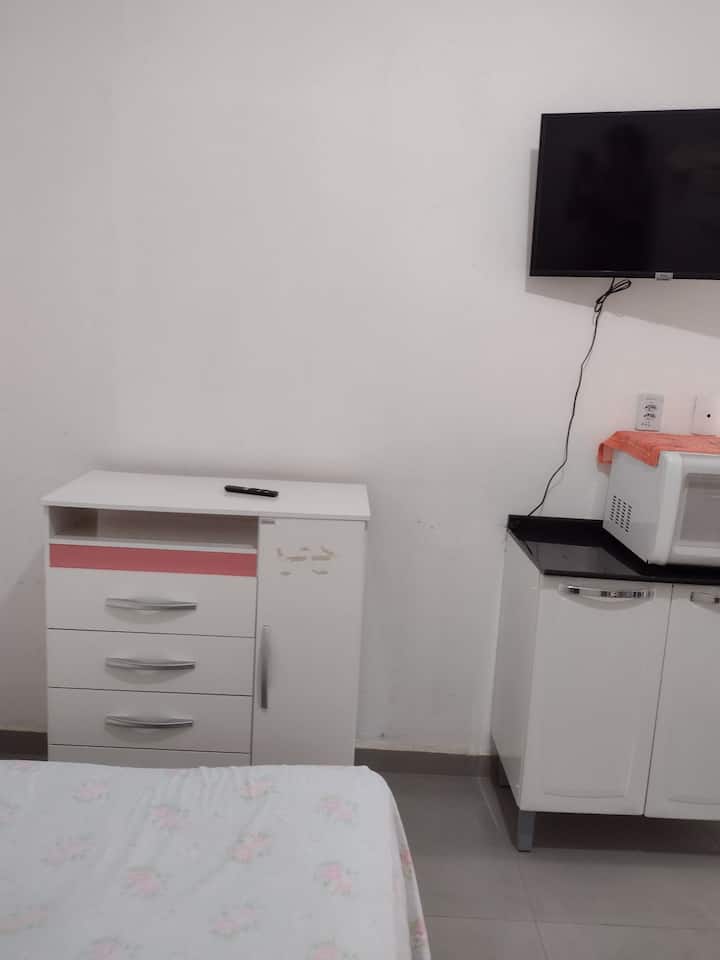 Araguari Mg Kitnet Mobiliado Bem Localizado - Araguari