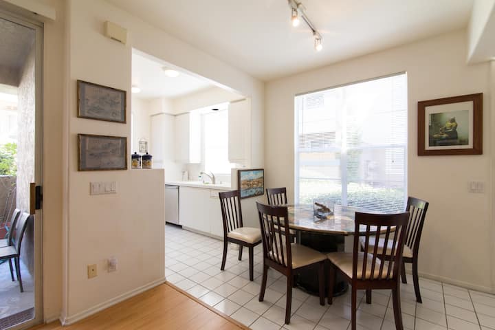Del Mar Heights 2 Bedroom Condo - Del Mar, CA