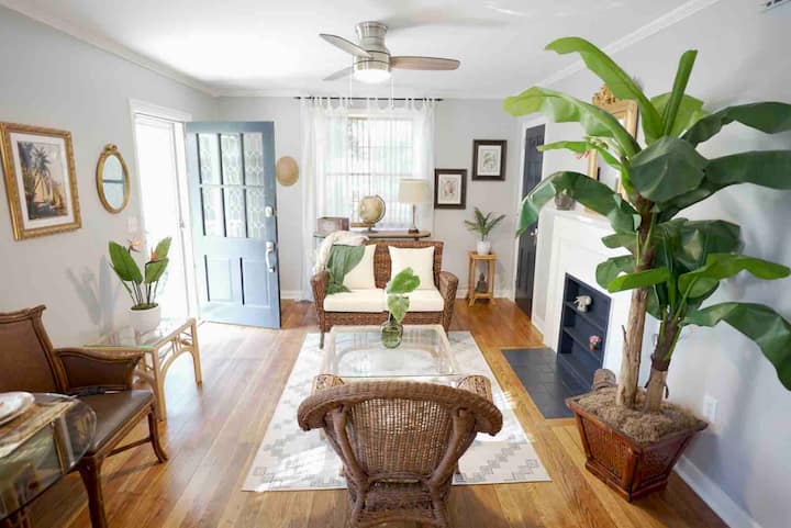 Historic Bungalow. Amazing Value. - Savannah, GA