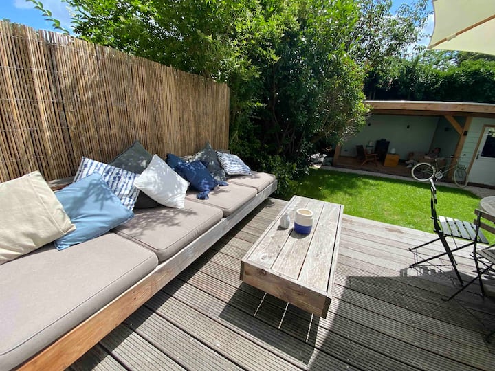 Fully Renovated Apartment With Sunny Garden - ハーグ