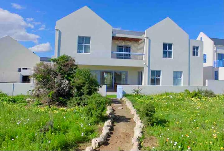Perfect 10 - Holiday Homes - 11 Beds + 2. Max 13 - Langebaan