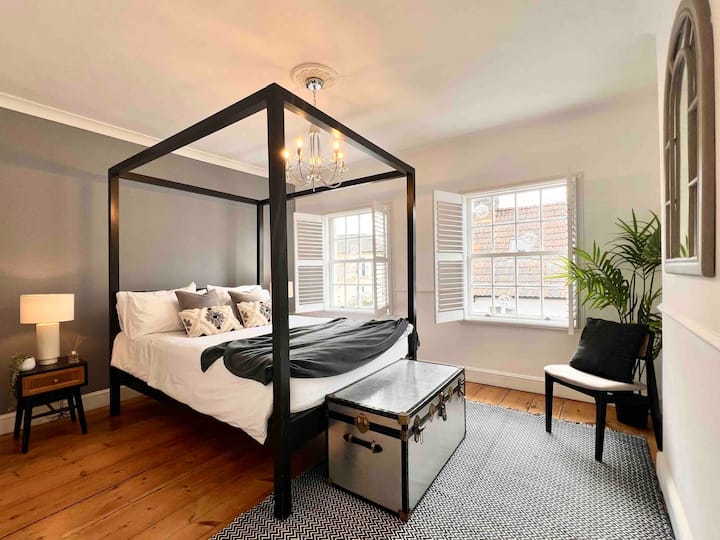 Stunning Cottage, Perfect Location + Parking - Windsor