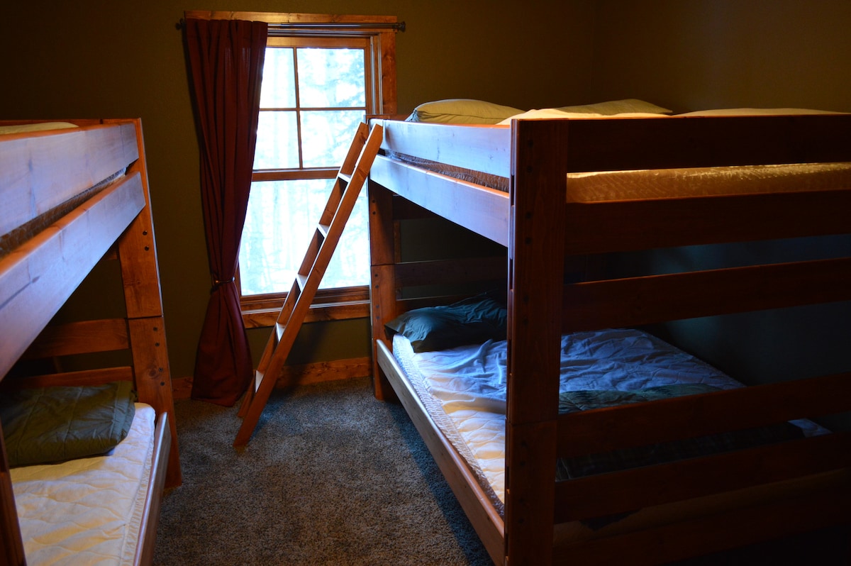 Mineral Mountain Lodge in Gilded Mountain - Cabins for Rent in Lead ...