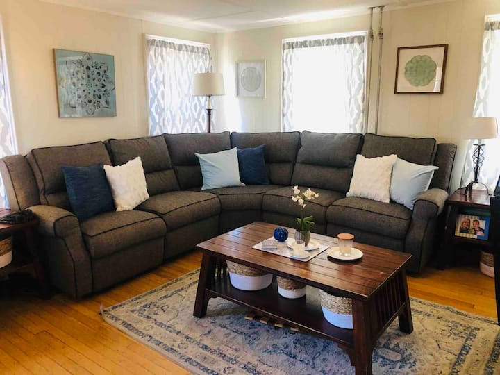 Congress Blue- 4 Br Historic Track & Spac Rental - Saratoga Springs, NY