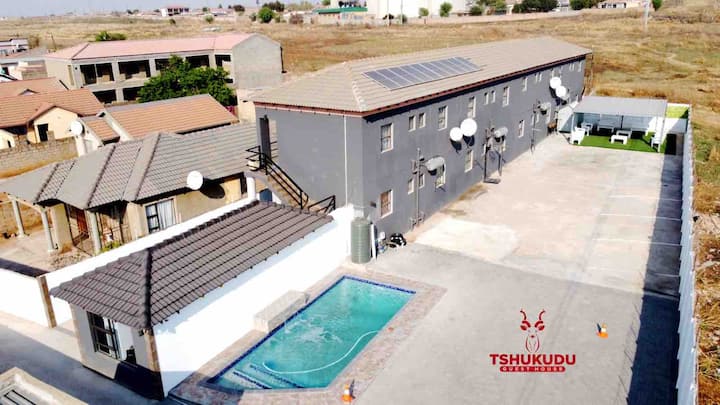 Tshukudu Guest House Protea Glen Ext 11 - Westonaria