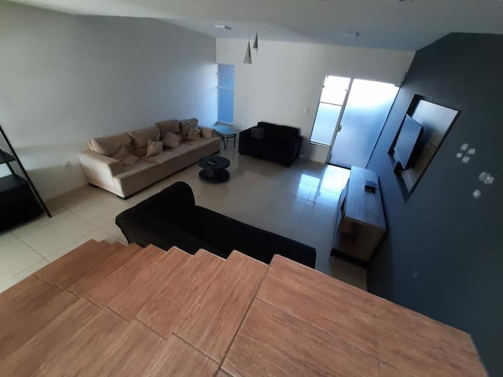 Lindo Sobrado (2 Dormitórios) Próximo Ao Centro - Botucatu