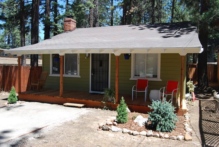 South Tahoe Bungalow Close Walk To Everything - South Lake Tahoe, CA