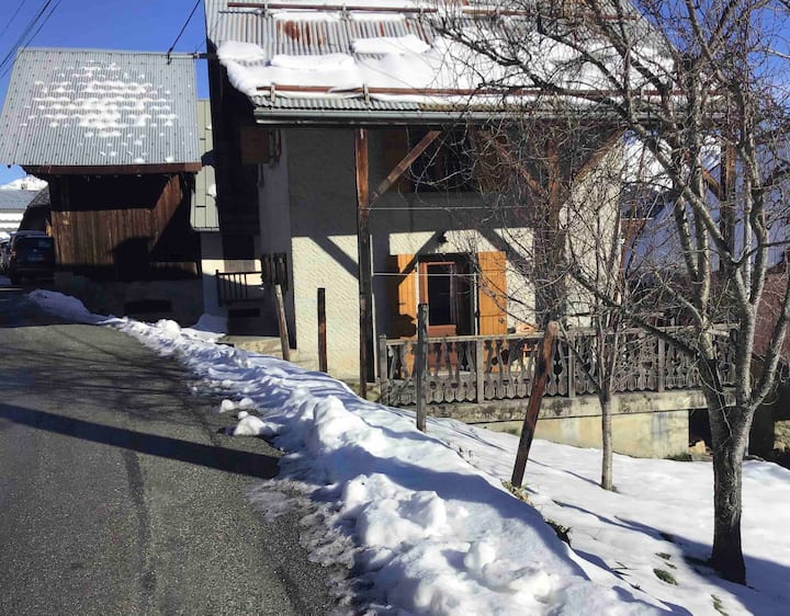Maison Dans Un Village Savoyard En Maurienne. - Albiez-Montrond