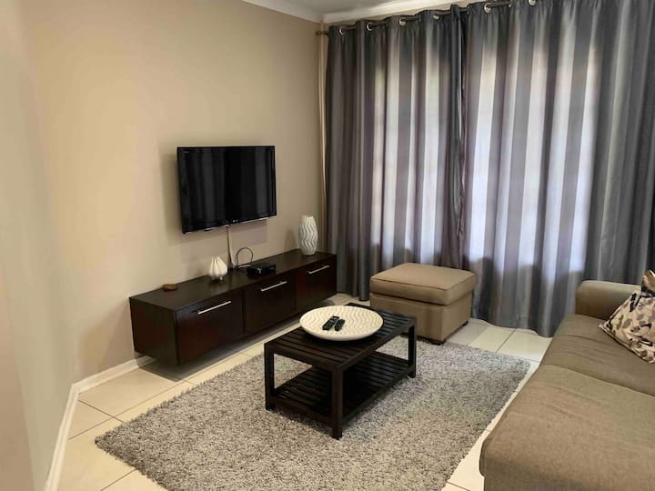 Comfortable Furnished Apartment Wi-fi+free Parking - Bloemfontein