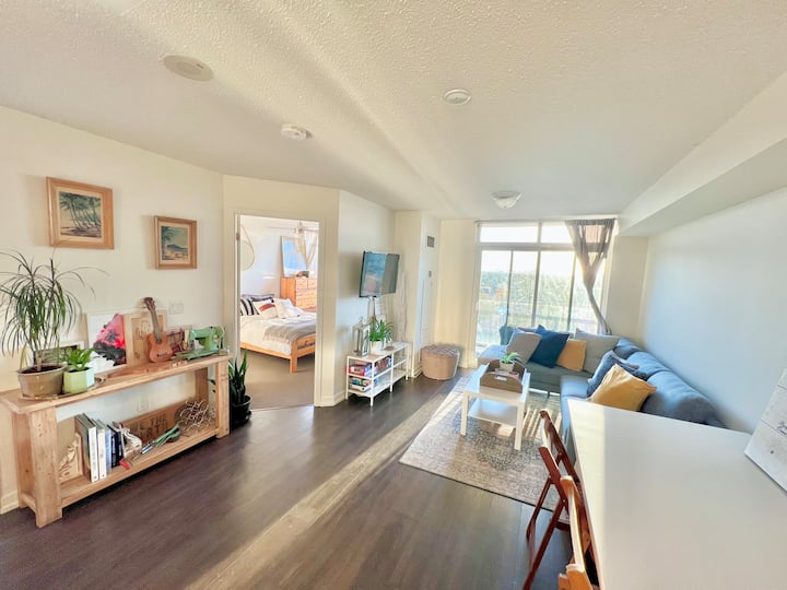 Sunny, Spacious Condo In West End (Long-term Only) - Toronto