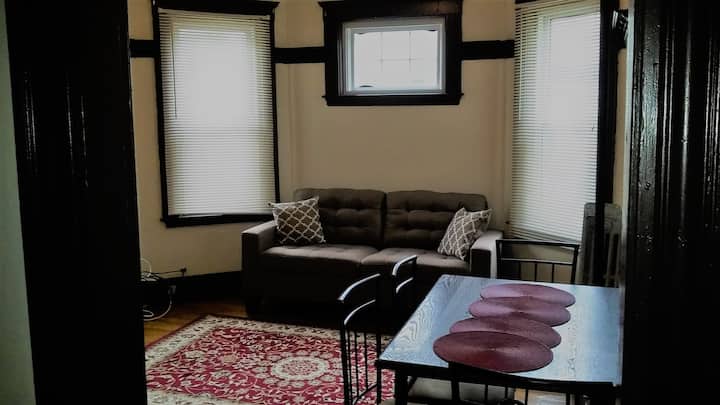 Economical & Accessible Room W/ Airbed Near T! - Quincy, MA