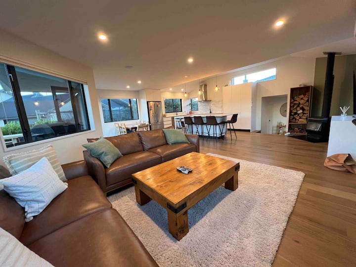 Modern Wanaka Home With Hot Tub And Sauna - Wanaka