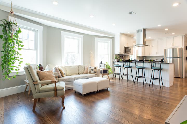 Luxurious Renovated House - Waltham, MA