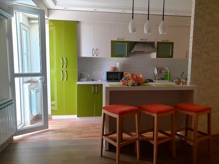 Modern & Stylish Flat In Yerevan Small City Center - Ereván