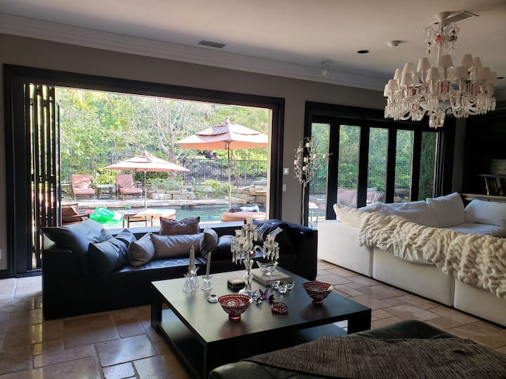 Off-newport Coast Drive In An Upscale Living Oasis - Newport Beach, CA