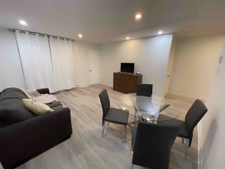 Modern 4-person Apt Near Sauvé Metro - Montreal