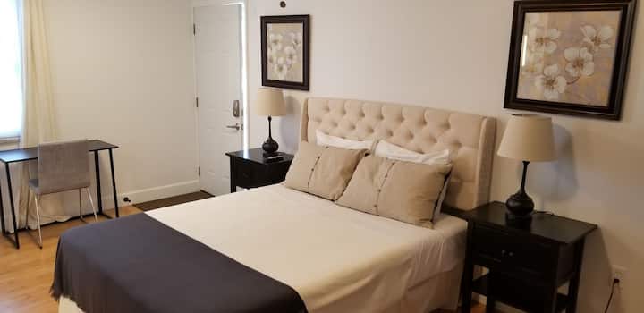 Airport Studio Perfect For Quick Stay - Orlando, FL