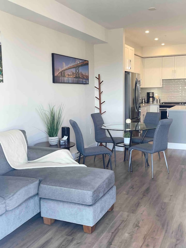 Fully Furnished Condo- One Bedroom And A Den. - Abbotsford