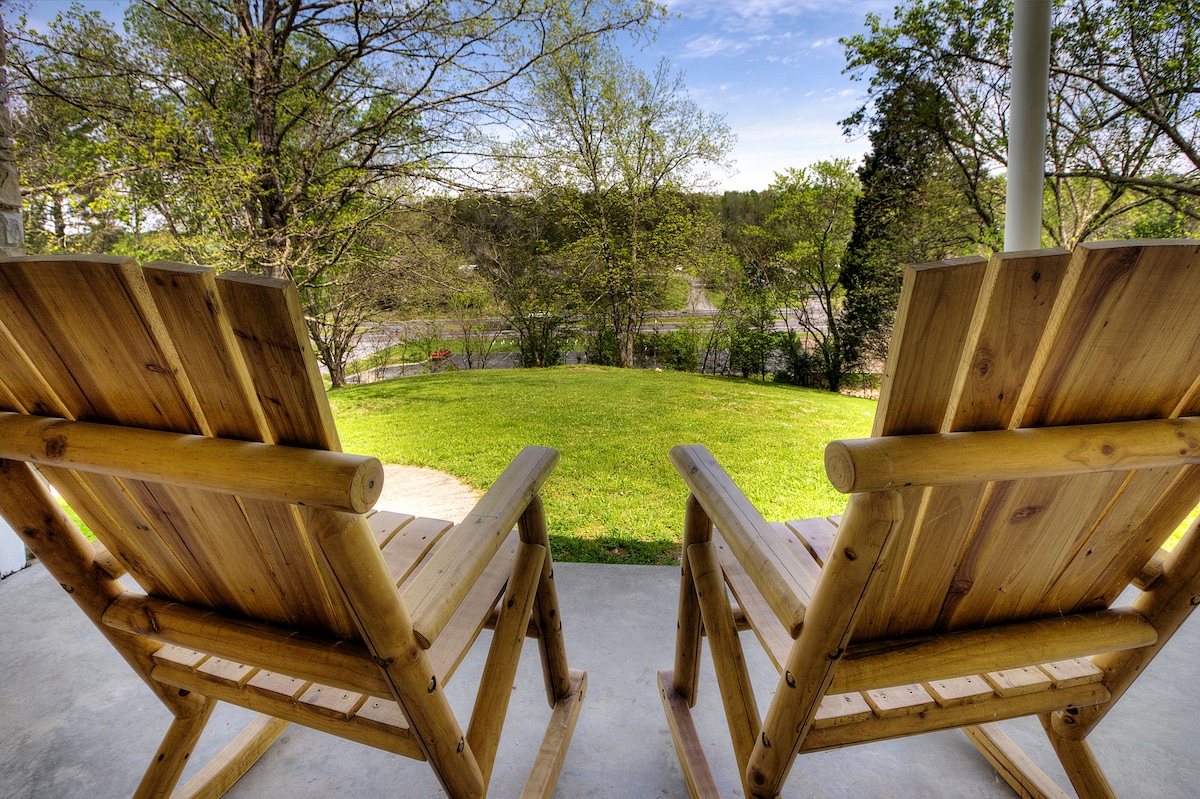 Blessed Mountain Acres w/ Hot tub & Mtn Views - Apartments for Rent in ...