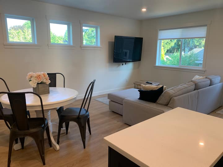 Legal - 2 Bedroom Private Suite In Fort Langley - Trinity Western University