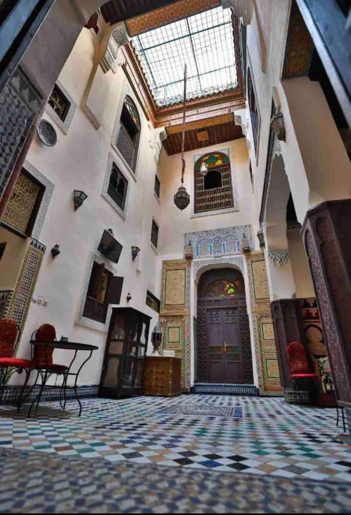 Dar Panoramic Fez A Riad Over 400 Years Old - Fès