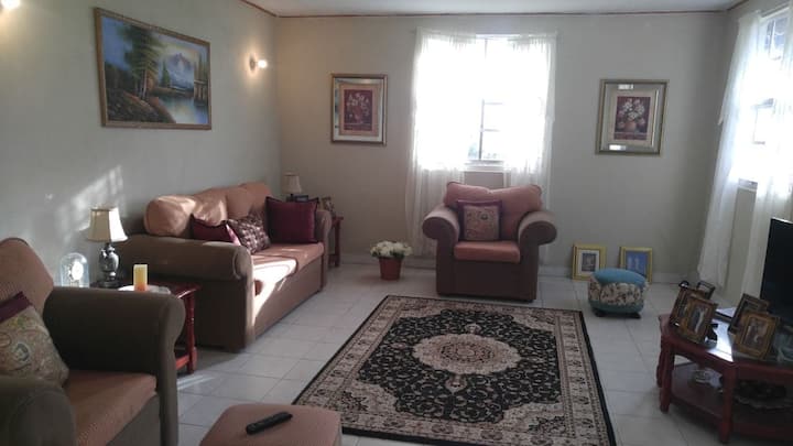 Beautiful 3-bedroom Ocean Access Bungalow - Barbados