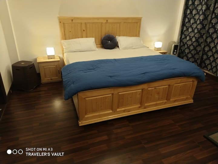 Lovely 1 Bedroom Condo With Free Parking Space And Living Experience To Enjoy! - Mandi