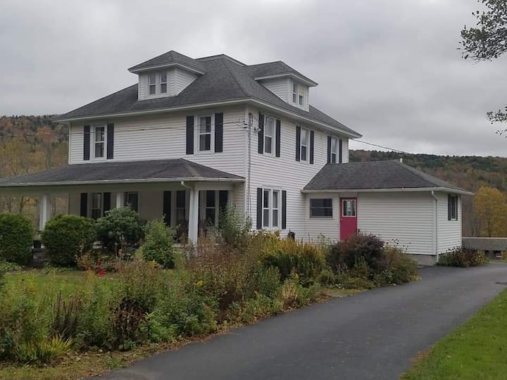 My Side Of The Mountain Farmhouse In Catskill Mtns - Margaretville, NY