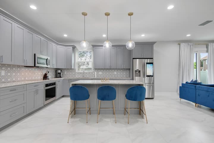 *Your Large 2nd Home In Tampa Bay* **Thoroughly Sanitized** - Tampa