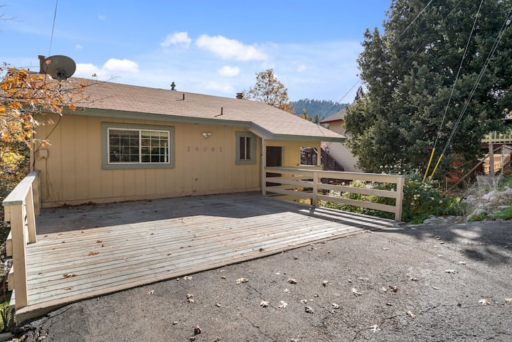 ~Arcade Cabin~ Mountain Retreat ~Dog Friendly! - San Bernardino, CA