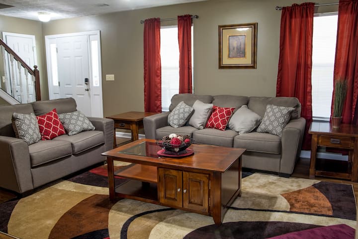 Cozy Private Bedroom 2 Of 4 (Red) - Conyers, GA